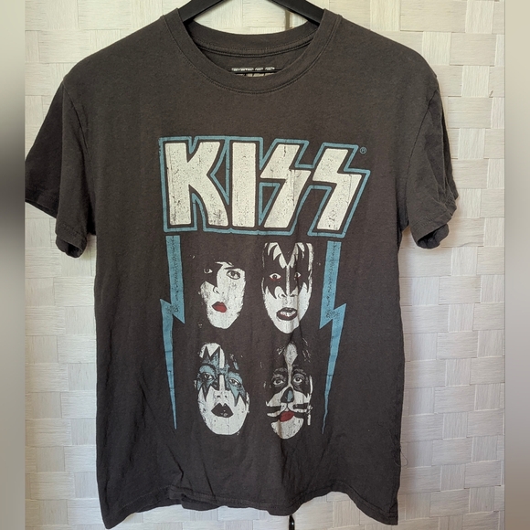 Kiss | Shirts & Tops | Kiss Mens Black Graphic Tshirt Medium Rock Roll ...